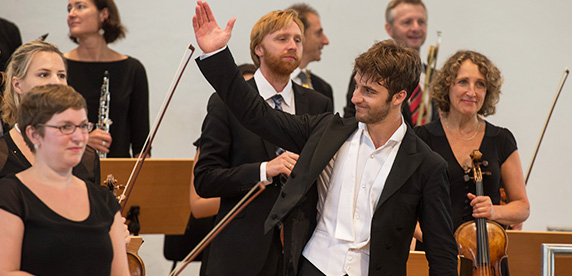 Lorenzo Viotti wins Nestlé and Salzburg Festival Young Conductors Award ...